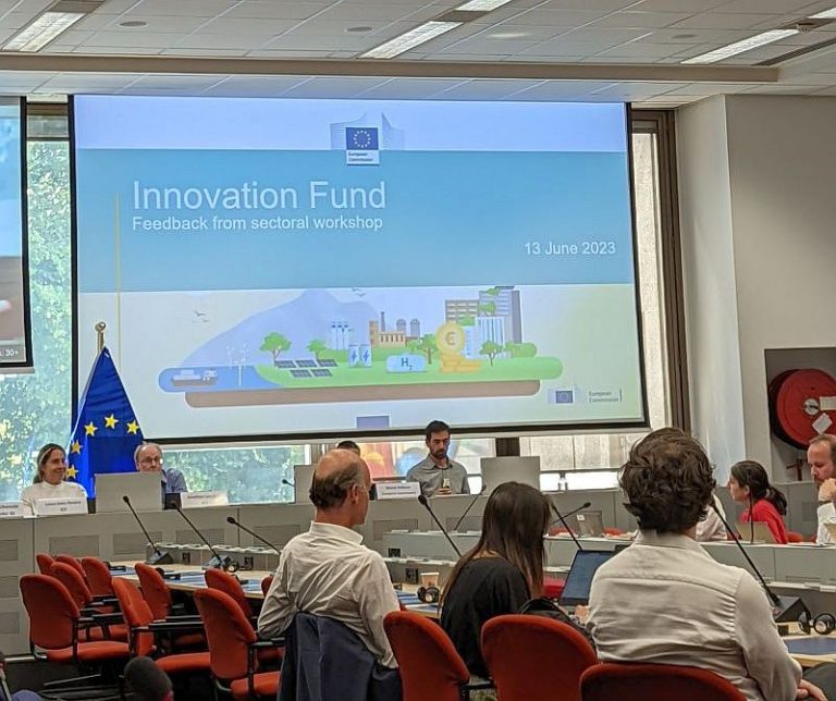 Fuel cell life cycles in the transformation of the global energy system ...